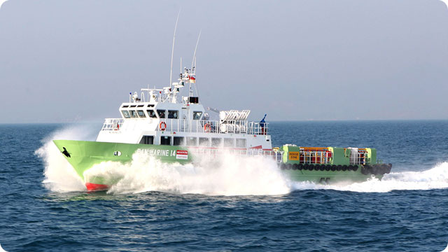 Galley/Mess-room/Smoking room : 15 pax